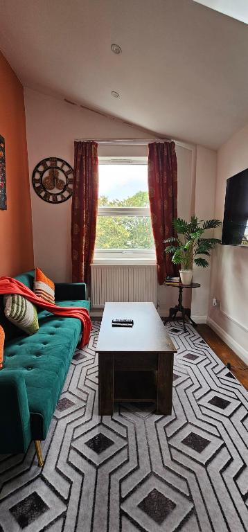 1-Bed flat near West Norwood station, London (updated prices 2025)