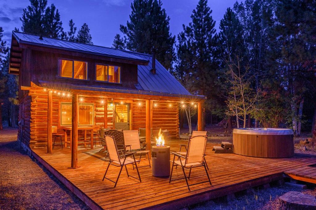 Blue Top Cabin Bend Sunriver Log Hot Tub Fire Pit Family Dog Horse ...
