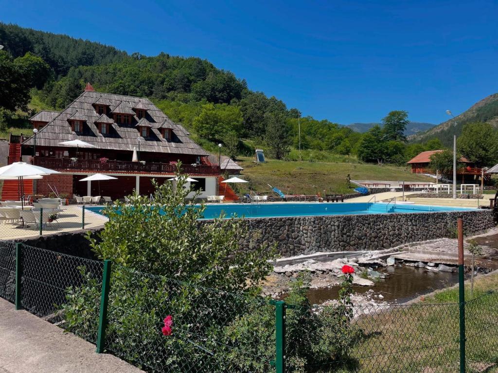 Restoran i konaciste NOVI MELJANICKI BAZENI, Kamenica (updated prices 2026)