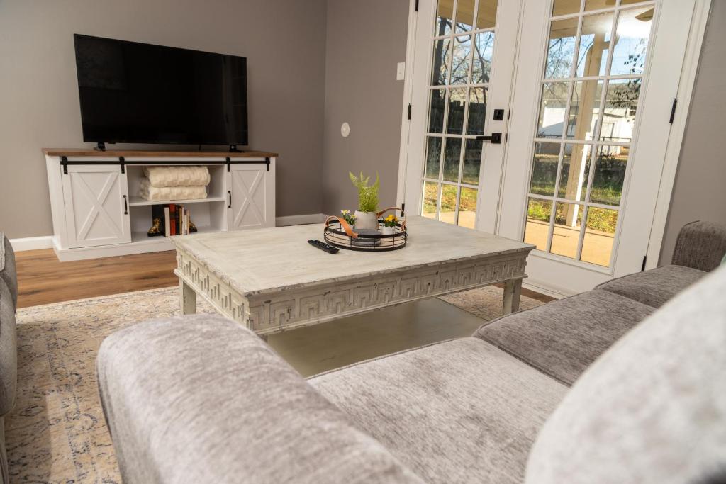 Cozy 4br House - Utk, Dt, Covenant Health Park, Knoxville (updated ...