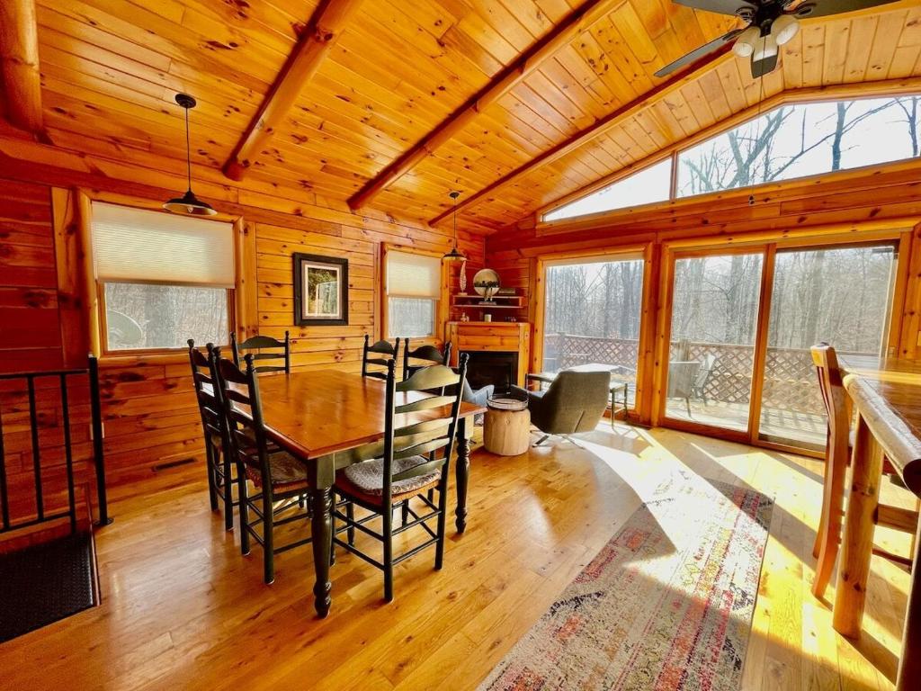 Fern Hill Cabin, McArthur (updated prices 2026)