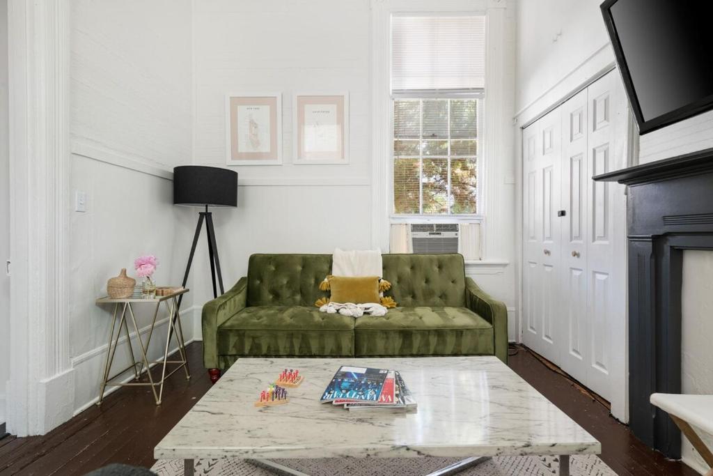 Steps to King! - Dreamy Stay for Curious Explorers, Charleston ...