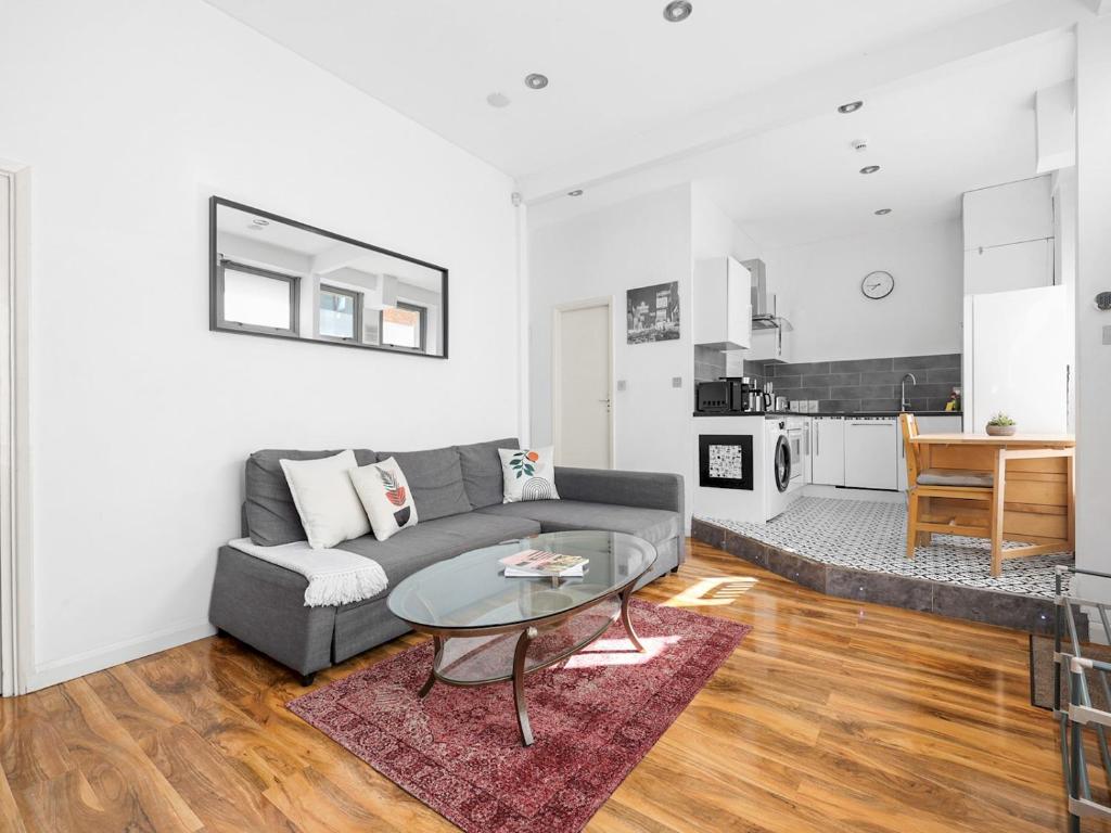 Pass the Keys Calm Brick Lane Area Stay, 2BR Home, London (updated ...