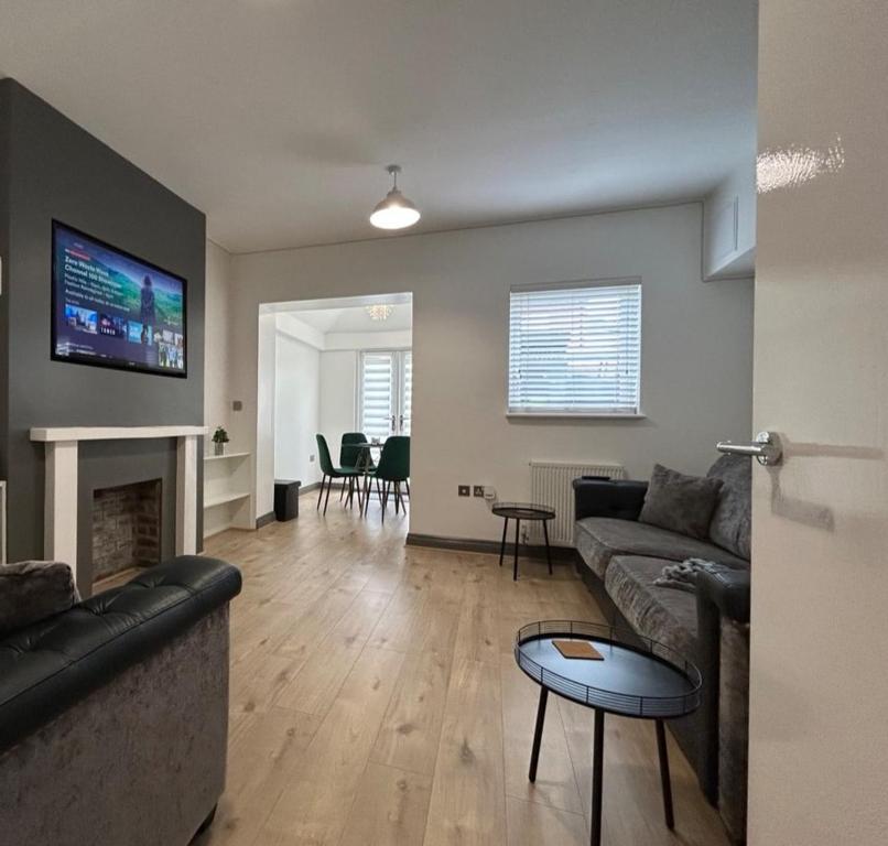 Welcoming terraced home in Basildon, Basildon (posodobljene cene za ...