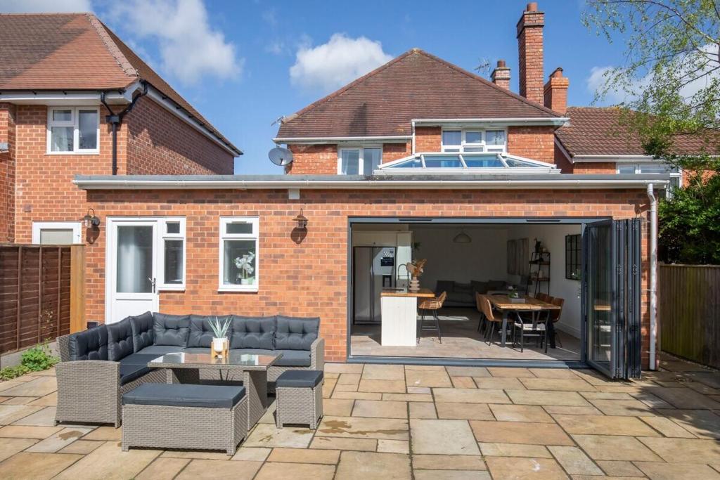 Lythwood House, Gloucester (updated prices 2025)