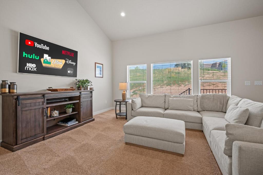 Wasatch Peak Chateau Unit A with Pool and Hot Tub, Mountain Green ...