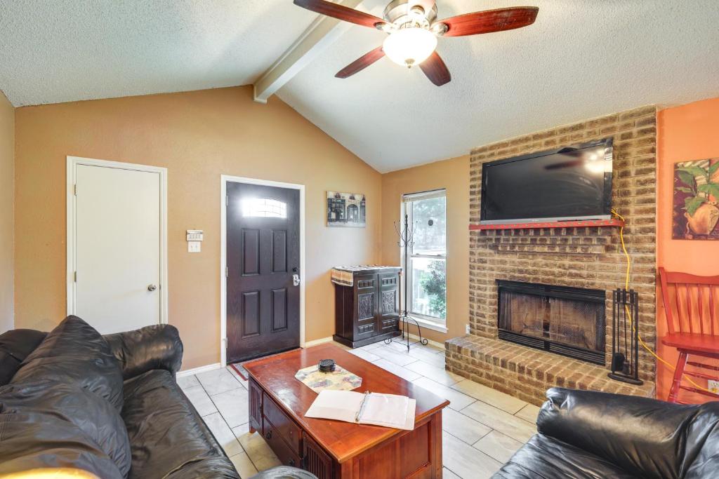 Walk to ATandT Stadium Game Day Home Base with Patio!, Arlington ...