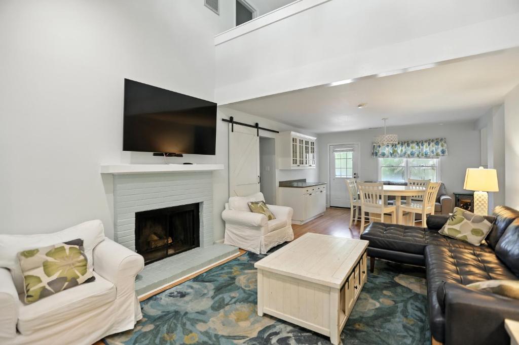 Charming Seabrook Island Retreat home, Camp Saint Christopher ...