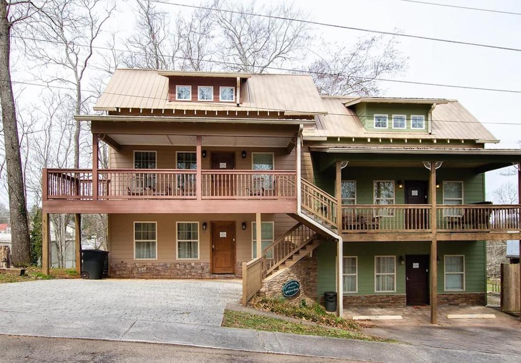 Miners Ridge Villa on Choice Ave - Steps to Downtown, Dahlonega ...