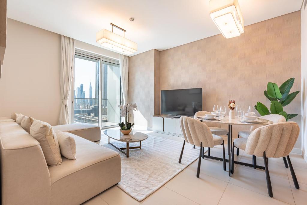 Iconic 3Bedroom w Khalifa View & Dubai Mall Access, Dubai (prețuri ...