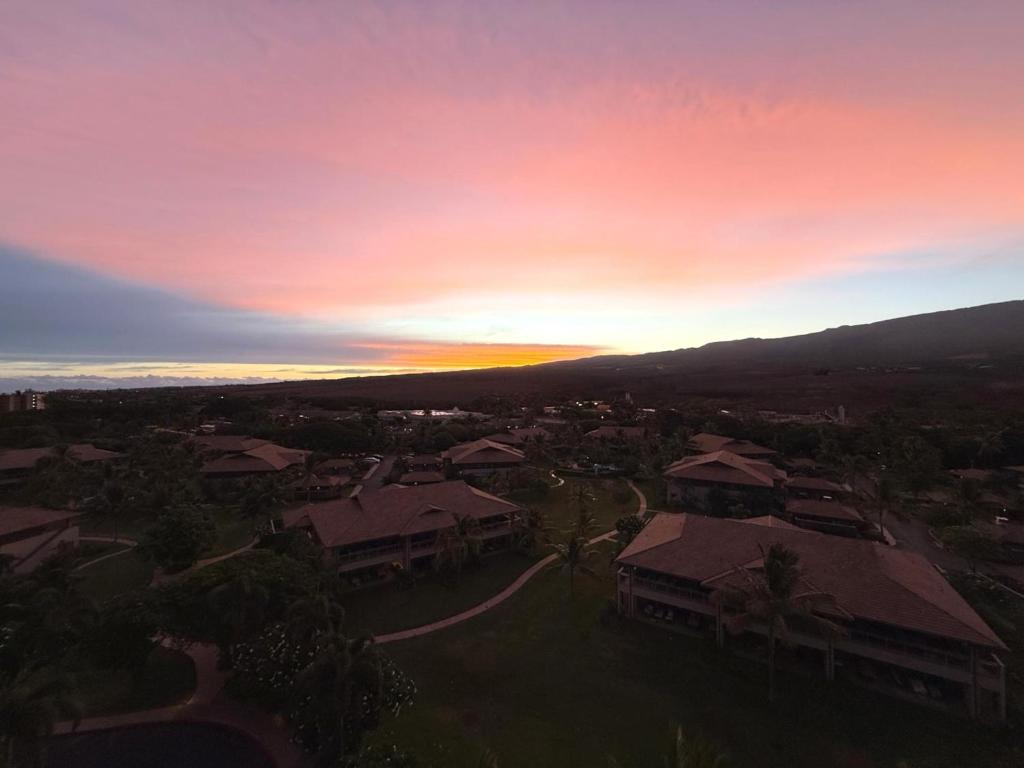 KBM Resorts Spacious Ocean View 6-Bedroom Honua Kai Collection Multi ...