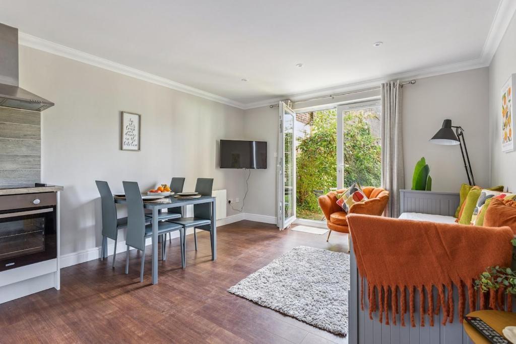 Ground Floor Apt, Parking, Close to Windsor Castle, Windsor ...
