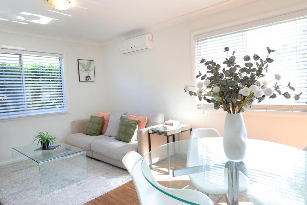 Spacious 2BR Guest House I Private & Central, Sydney (updated prices 2025)