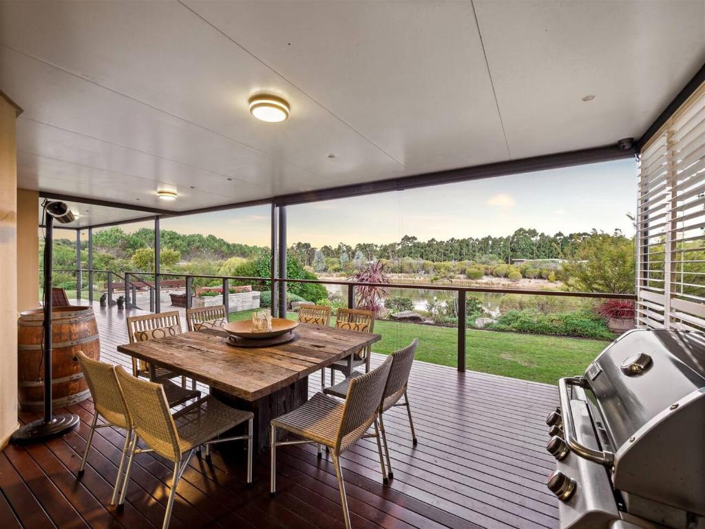 Charlie Bravo Chalet - Escape to the Golden Triangle, Wilyabrup ...