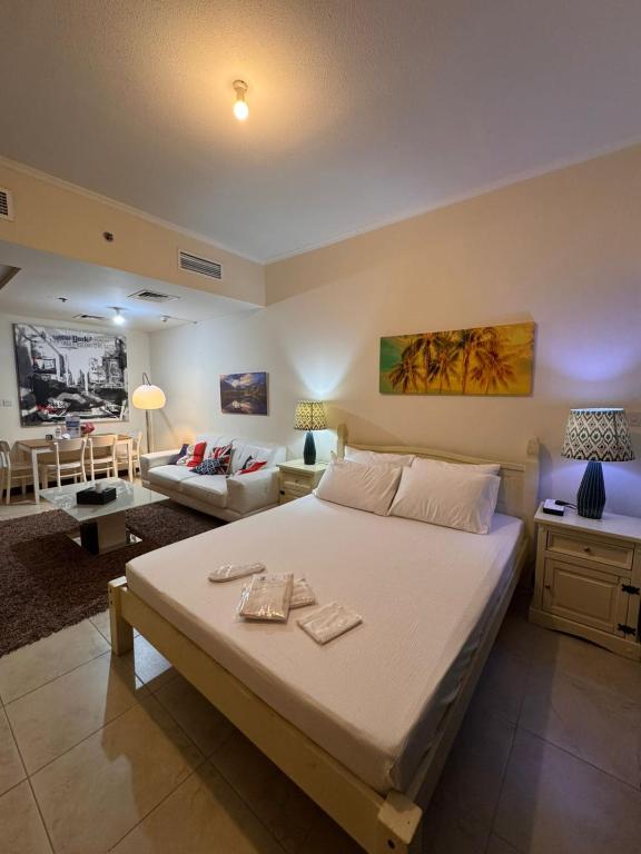 Click Stay - JLT - Entire Studio & Balcony Lakes view Apartment -AM ...