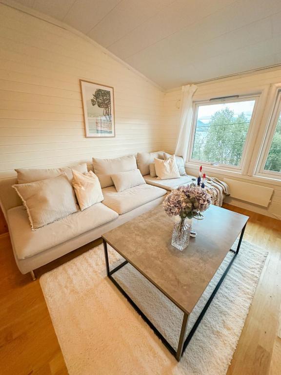 Håkøya Apartment, adskilt leilighet i hus, egen inngang, Tromsø (preços ...