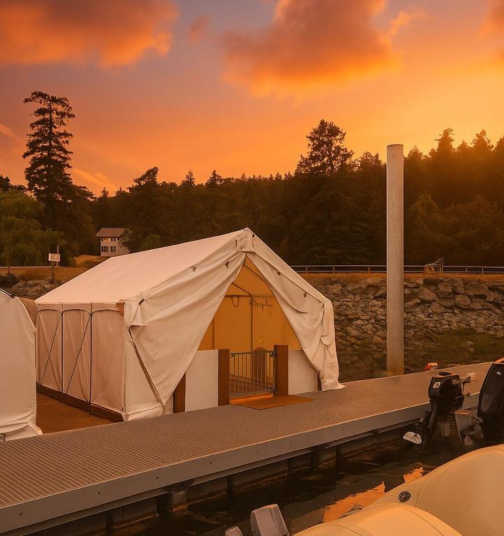 Boat Rental at Marina Heated Pool Ocean Views, Eastsound (prezzi ...