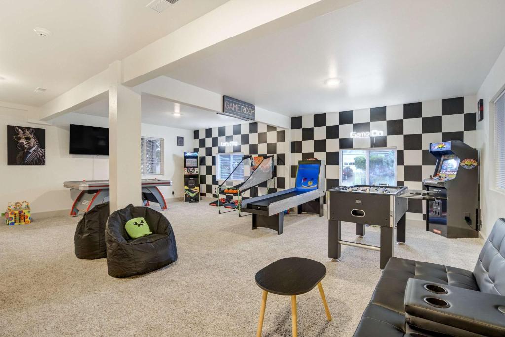 Champion Estate Epic Game Room Fire Pits & Views, Κολοράντο Σπρινγκς ...