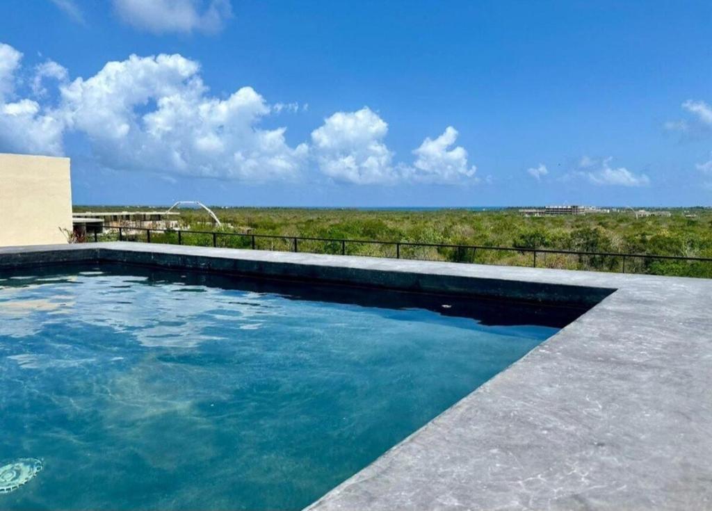 Studio Close to the beach Quiet Modern Laundry roof top pool, Tulum ...