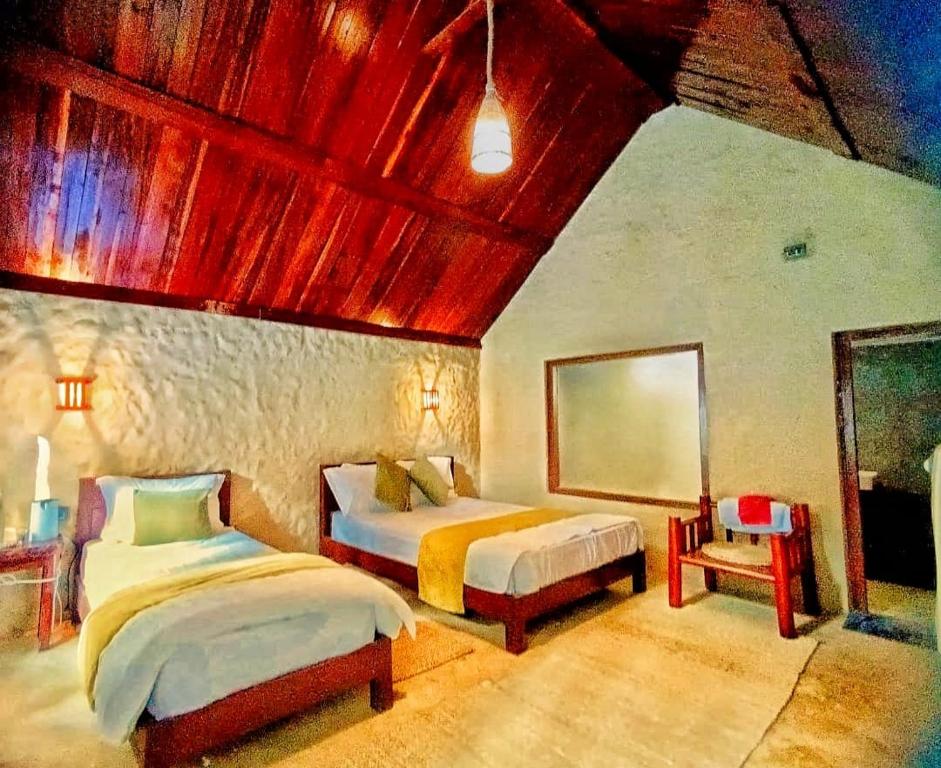 Thori jungle Resort , Chitwan National Park, Bhikhnā Thorī की (2026 के ...