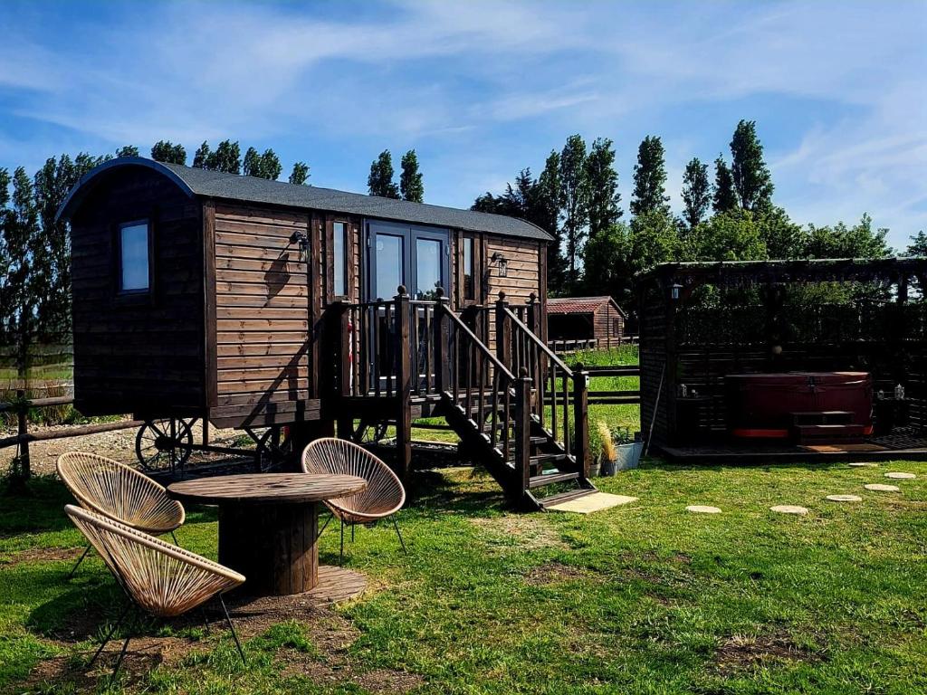 Hazy Fields Shepherds Hut, Worth (precios actualizados 2025)