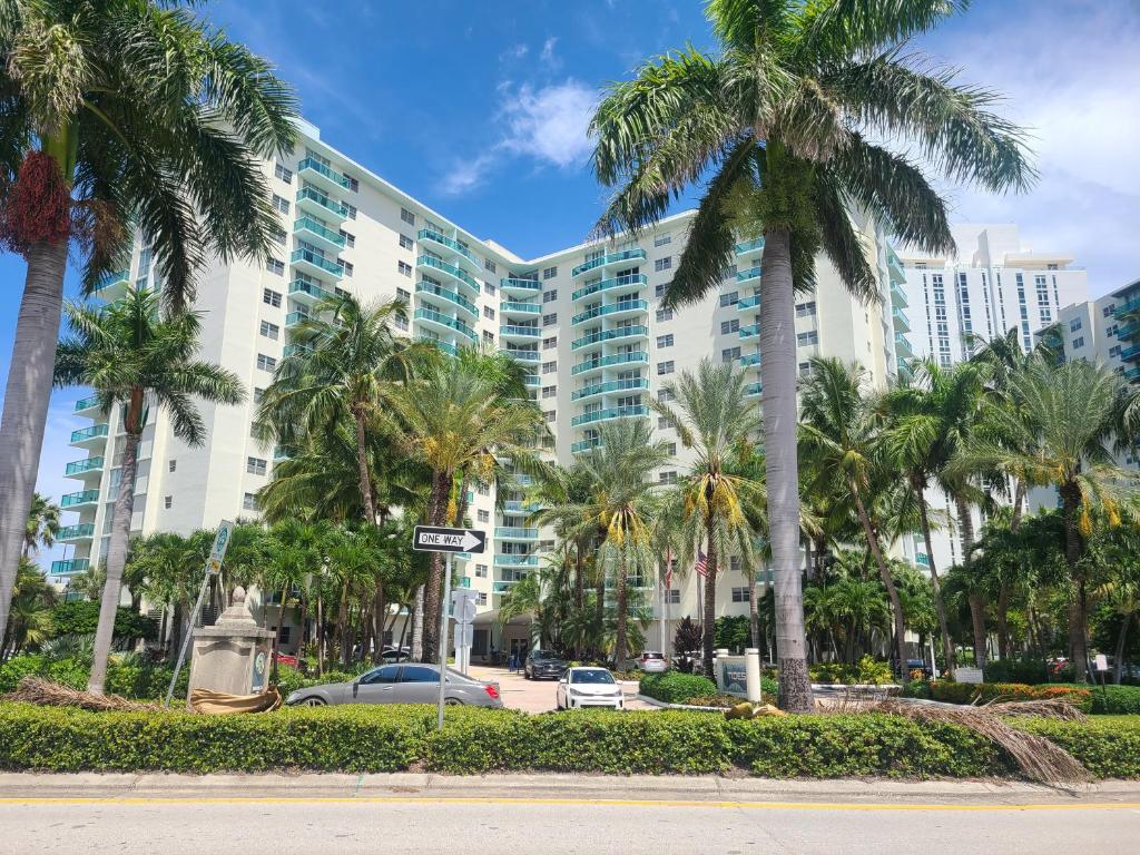 Lovely condo on the Beach - Tides Hollywood 14th Floor, Hollywood ...