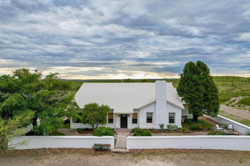Historic Ranch outside Marfa Texas，Plata（2026最新房价）