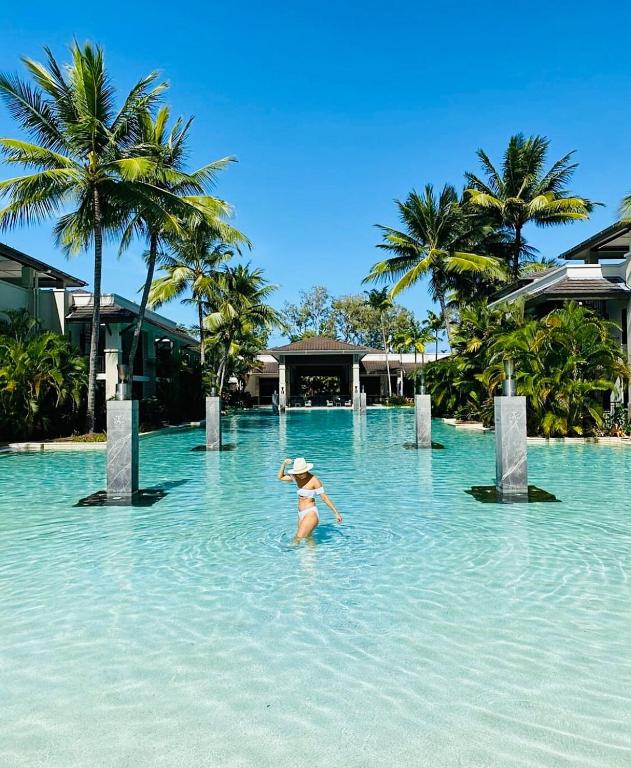 Lagoon Swimout Absolute Pool Front - Tropical Paradise -in Sea Temple ...