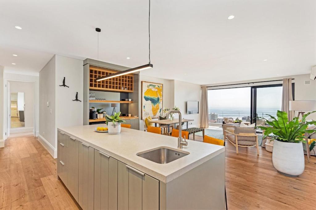 Alpha One 102-Luxury Sea Point Pad with Ocean Balcony Views, Cape Town ...
