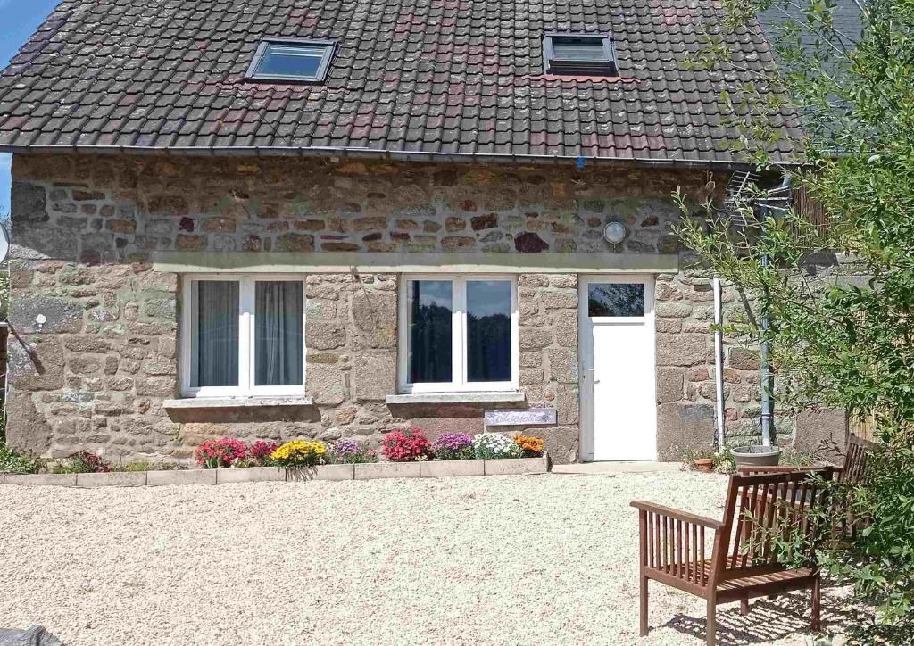 Magnolia - Cozy 3 star Cottage with heated pool and hot tub, Mantilly ...