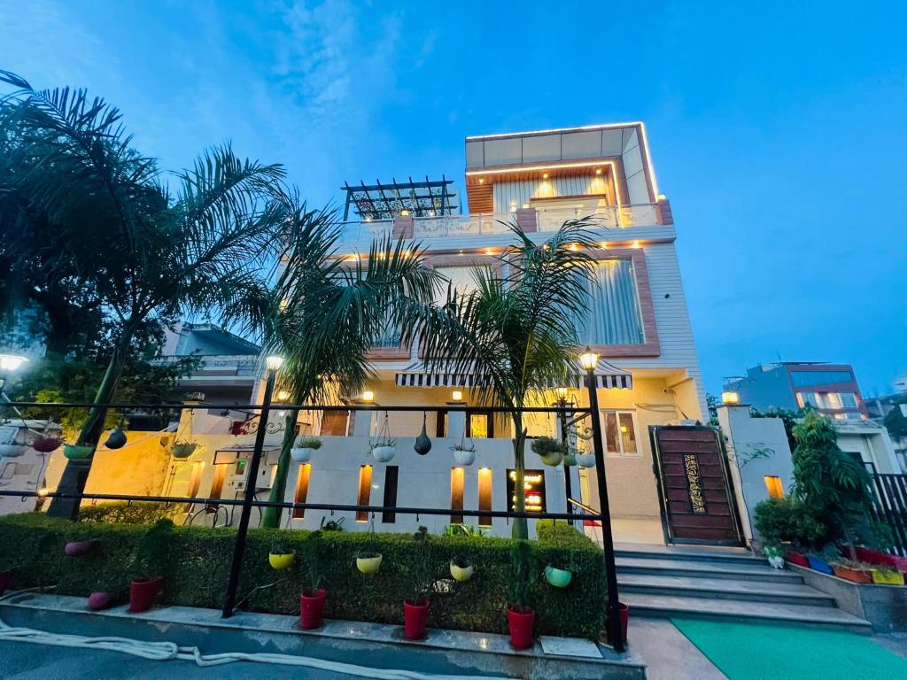 Crescent Inn, Greater Noida (updated prices 2026)