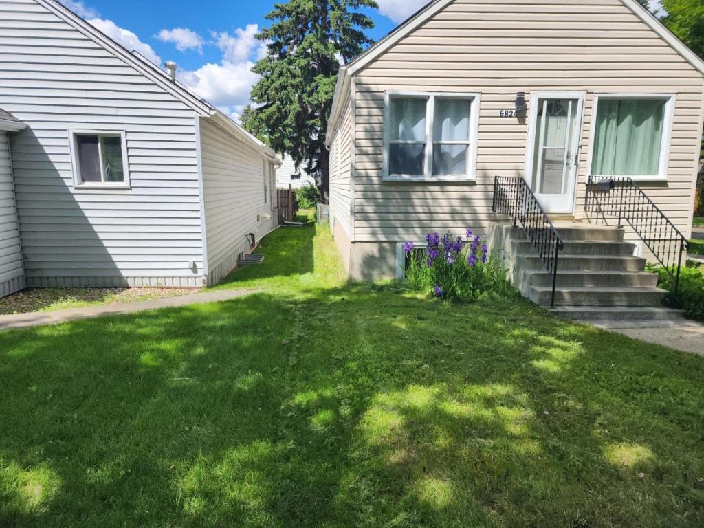 Bright & Chic 3-Bed Unit for Family or Business by UofA, Whyte Ave ...