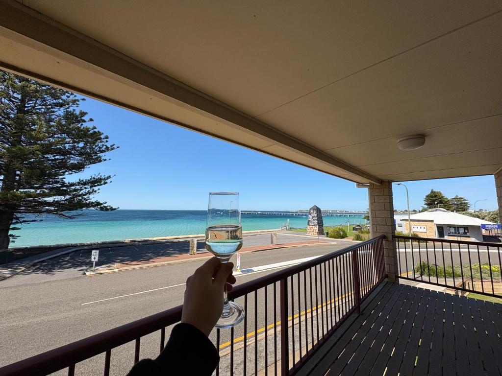 Tumby Bay Hotel Seafront Apartments, Tumby Bay (updated prices 2026)