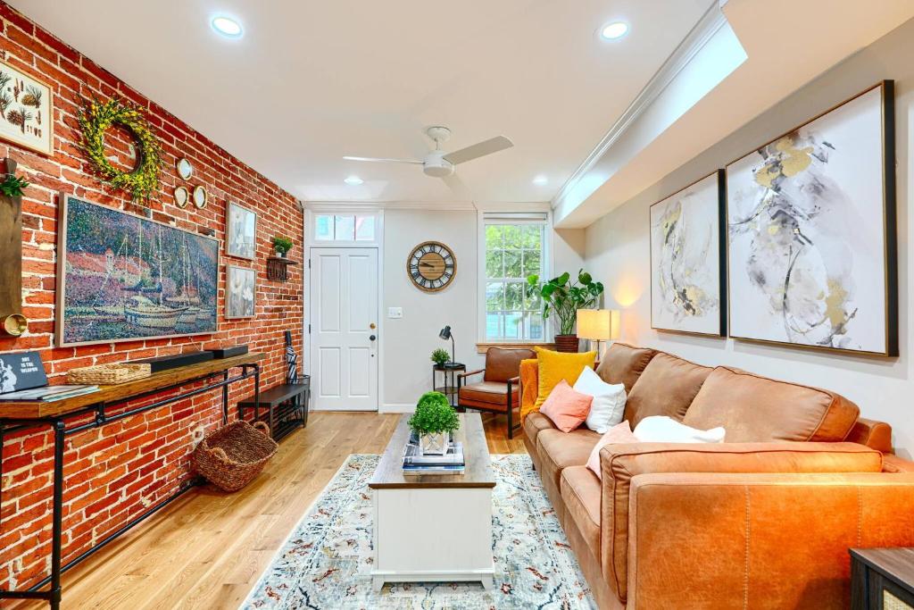 Fed Hill Gem + Parking +Walk to Harbor & Stadiums, Baltimore (updated ...