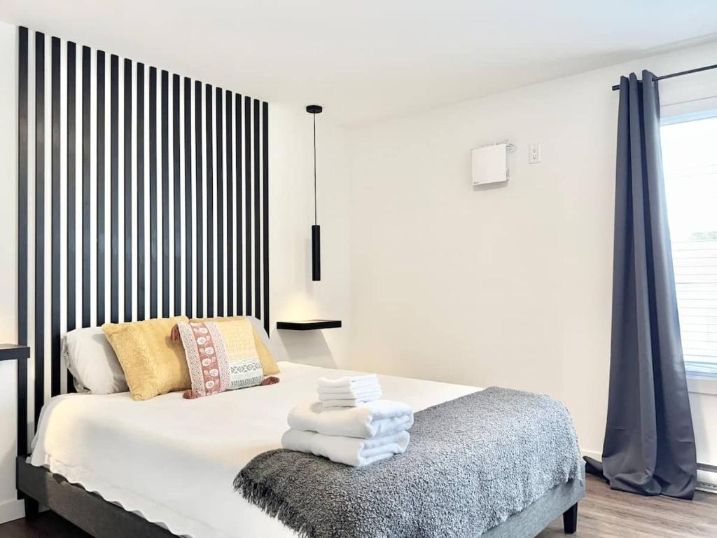 Levis Center New Studio #1 with AC and 2 Parking spaces, Lévis (tarifs ...