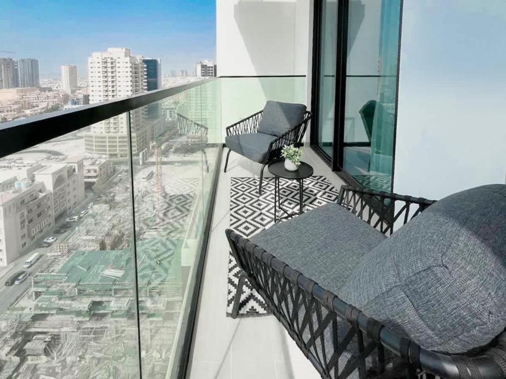 Modern 1BR Apt in Binghatti Gardenia with Pool & Gym!, Dubaï (tarifs ...