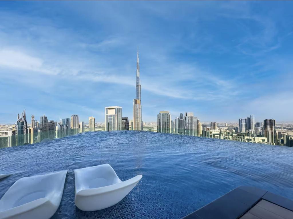 Restay Homes at Paramount Midtown Hotel - Highest infinity pool access ...