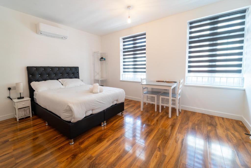 Centra High Road, London (updated prices 2026)