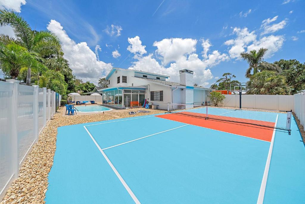 Poolside Paradise: Game room, Pickle ball & Pool, Bradenton (precios ...