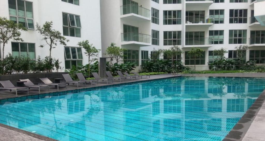 Stylish Stay with Infinity Sky Pool, Regalia KLCC, Куала-Лумпур ...