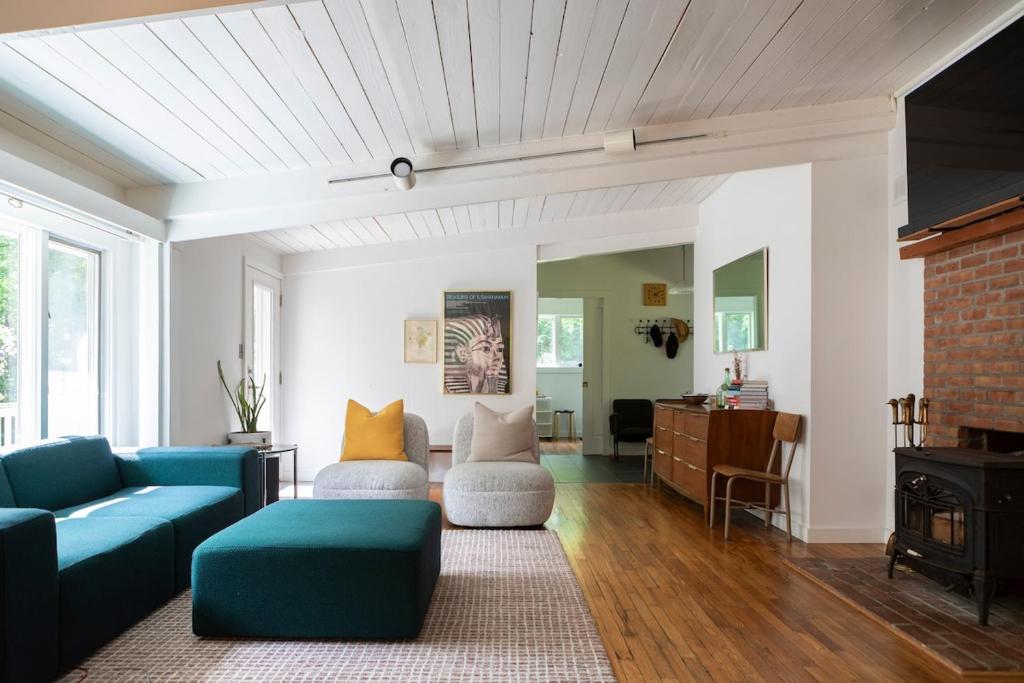 Gunn Brook Mountain House, Cornwall (updated prices 2025)