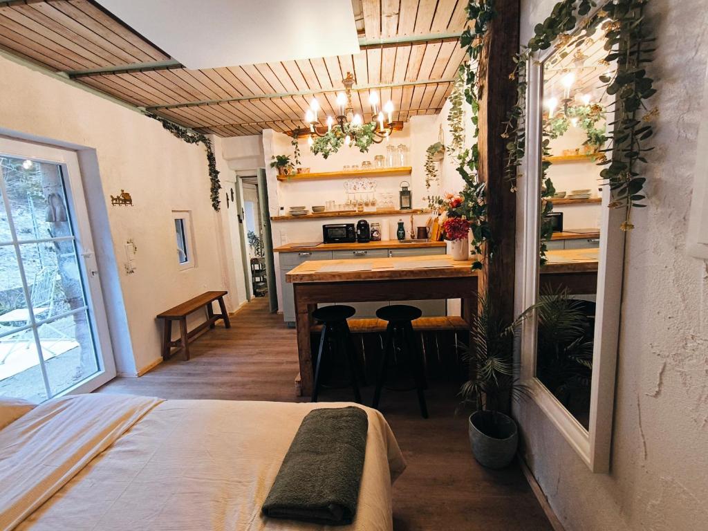 The train house zimmer in the forest, Sulz am Neckar (updated na presyo ...