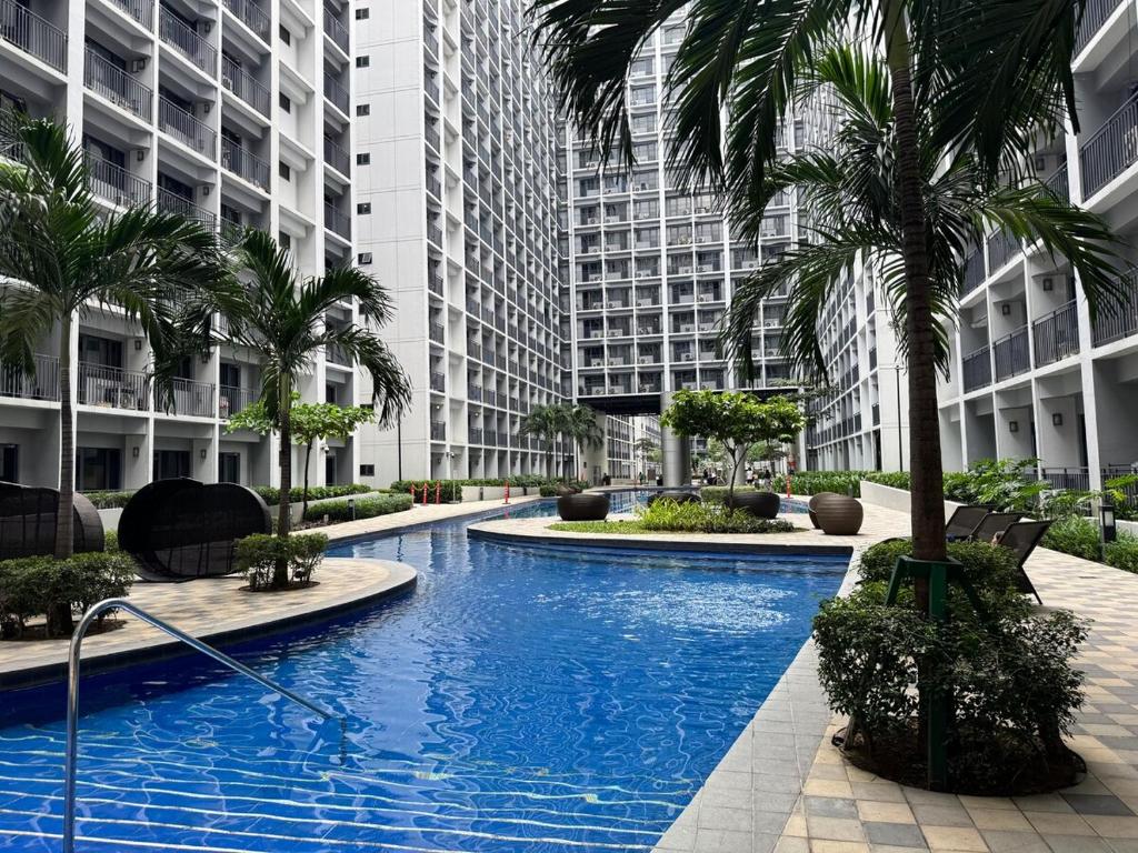 Room 1102 Cozy Fully Furnished Condo in Shore 2 Residences near Airport ...
