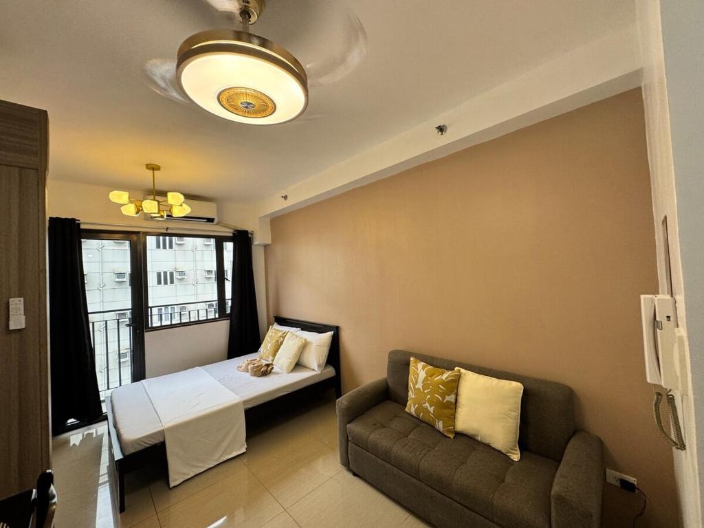 Room 1681 Relaxing Staycation at Shore 2 Residences MOA and ...