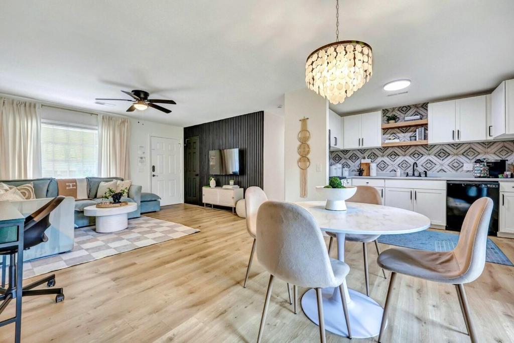 The Haven Haus - 2 Kings 1 Queen, 5 Minutes from Airport, 15 minutes to ...