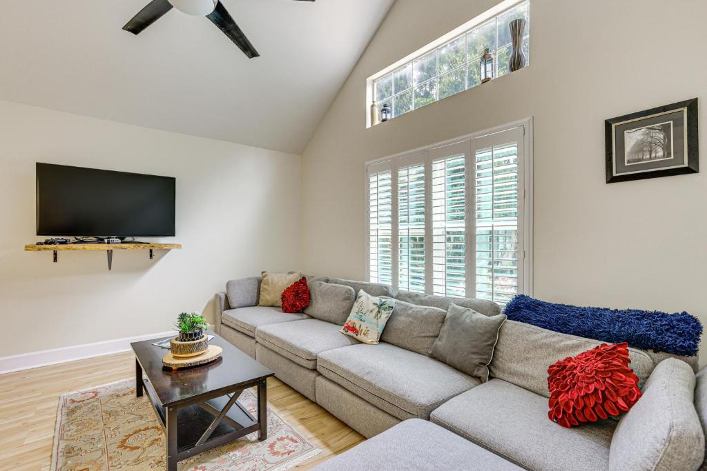 4 Mi to Beaches St Simons Island Escape with Patio!, Ebo Landing ...