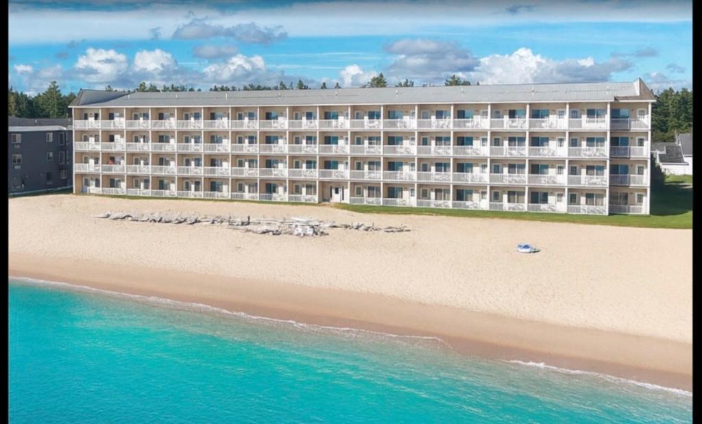 Mackinaw Beach Bay Inn Suites