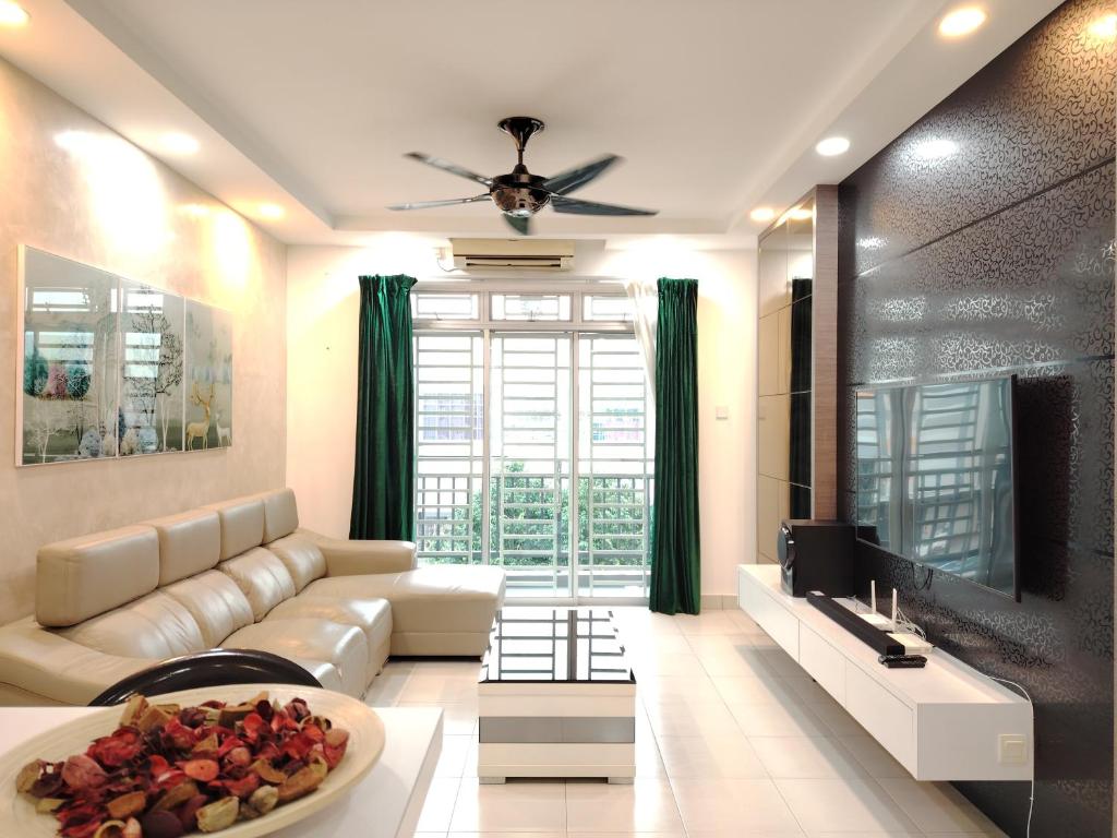 Maison Inn - Affordable Sleeps 6 to 13 near Tebrau AEON & Toppen, Johor ...