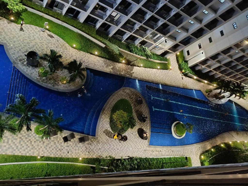 Shore 2 Residences Balcony Pool View in Pasay, Маніла (оновлені ціни ...