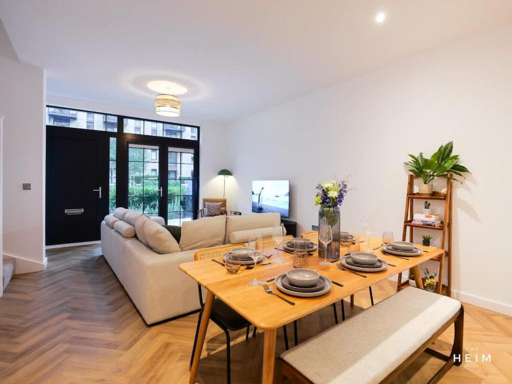 Shales at The Heim, Manchester (updated prices 2026)
